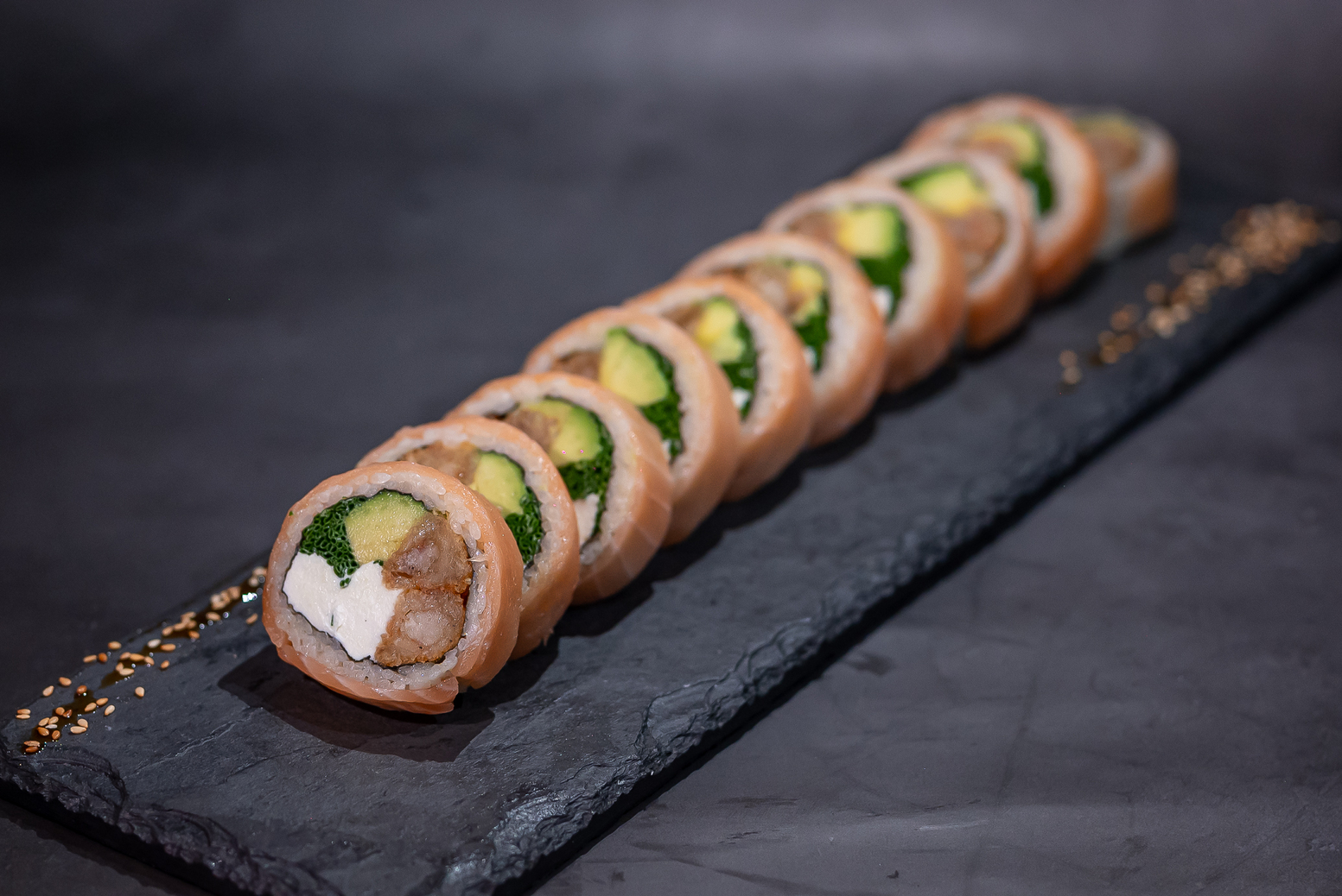 Sake roll – Camarón Furay – Koala Sushi