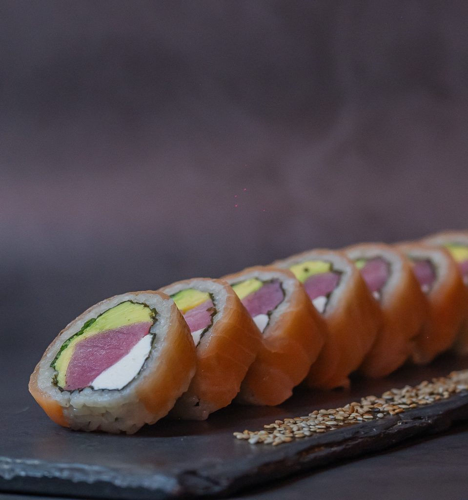 Sake roll – Atun Lomo. – Koala Sushi